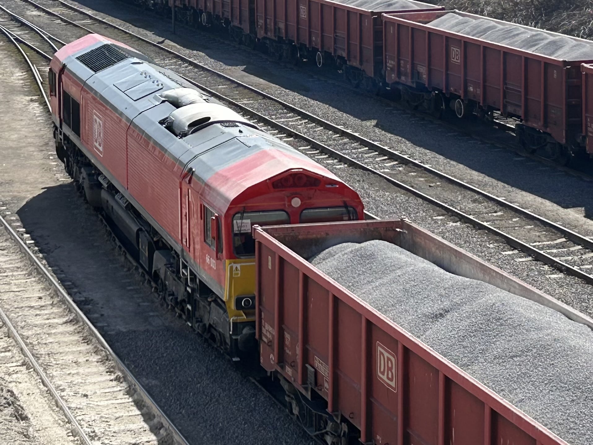 Cemex Warrington rail depot celebrates one million aggregate tonnes ...