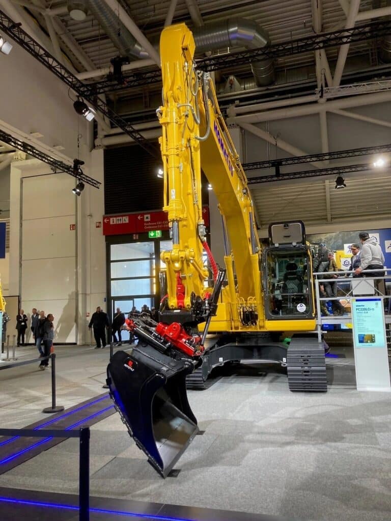 Rototilt is the first to collaborate with Komatsu on an integrated Plug ...