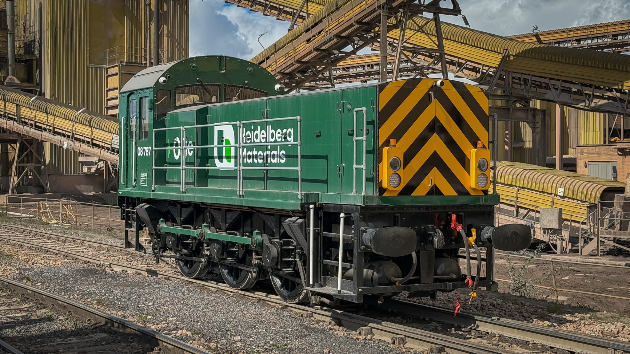 Heidelberg Materials unveils electric locomotive at Whatley quarry ...
